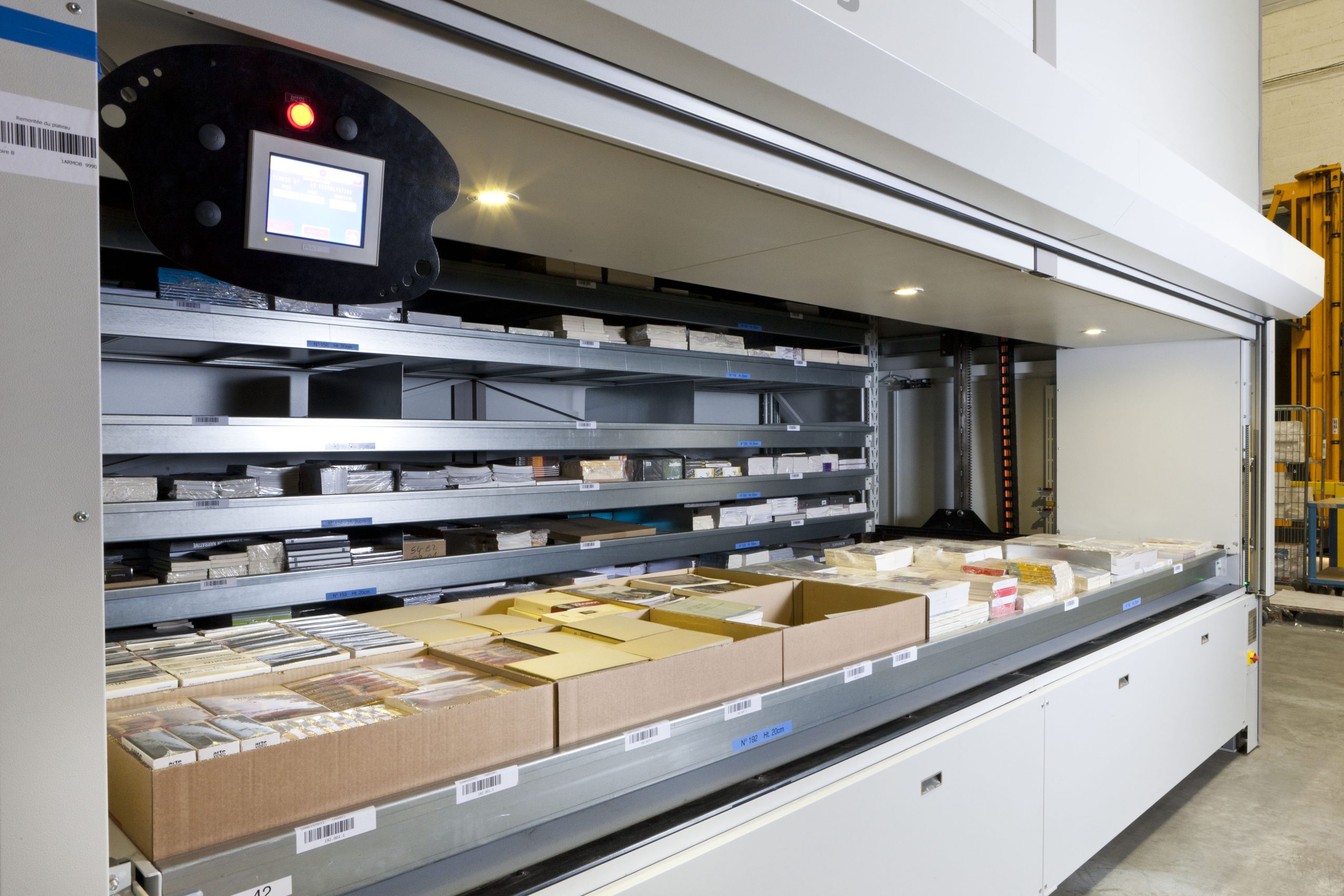 Vertical storage: the solution for optimising your logistics space